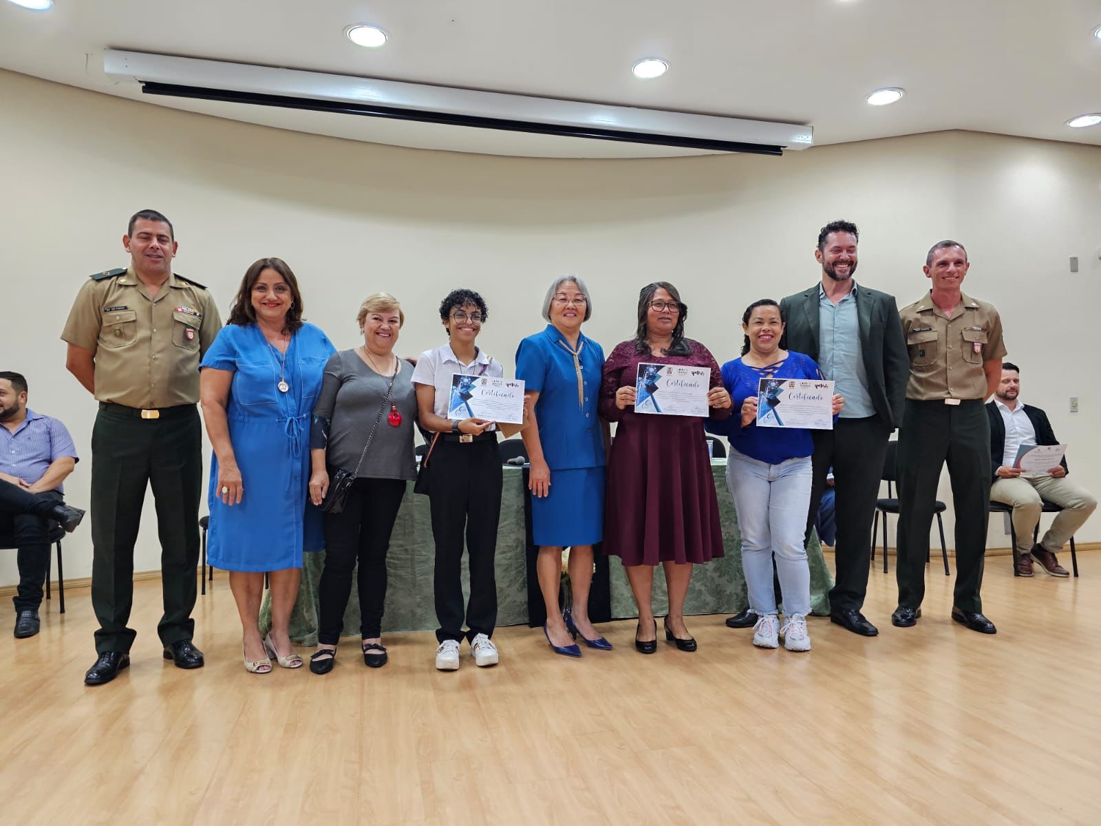 Prefeitura Entrega Certificados Aos Bolsistas Do Programa Emergencial