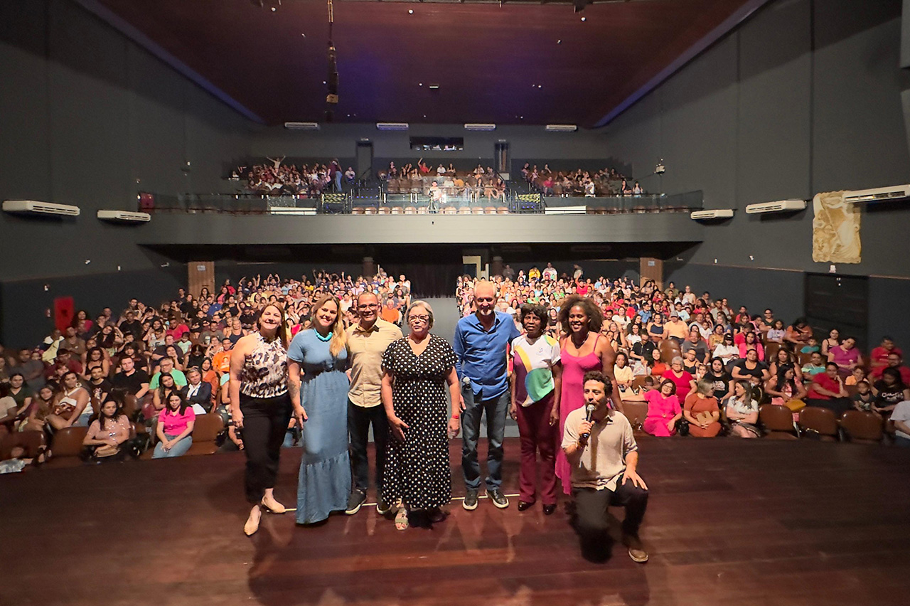Mostra de Arte e Talento de alunos do Ceprosom emociona e lota Teatro ...