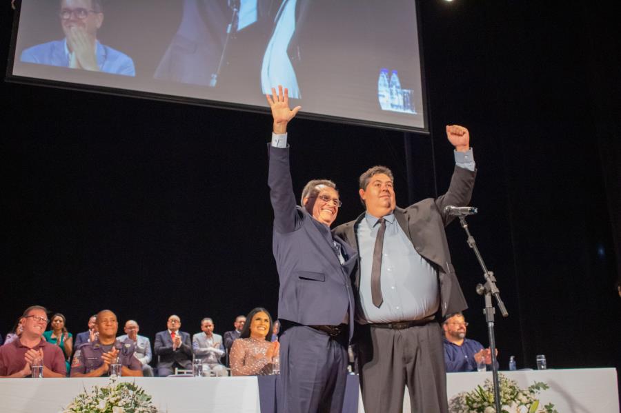 Vanderlei e Dr. José Eduardo assumem a Prefeitura de São João ...