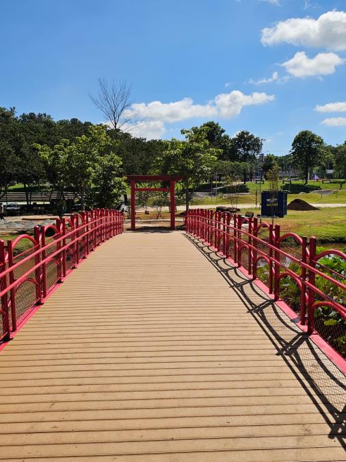 Lago do Taboão ganha novo atrativo com inauguração de ponte e jardim em ...
