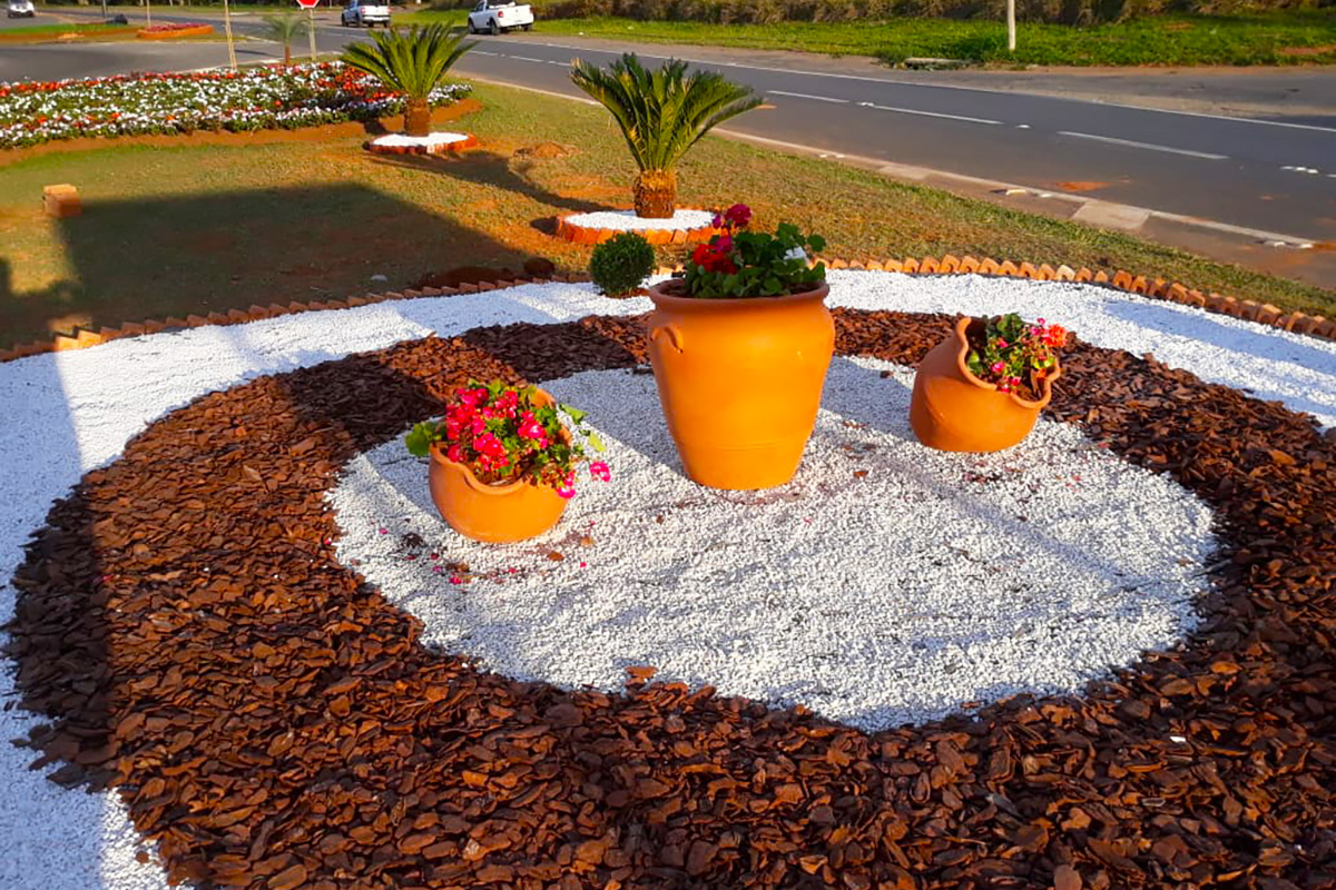 Prefeitura investe em paisagismo nas entradas da cidade - Prefeitura de ...